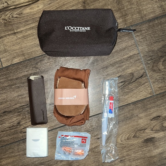 L'OCCITANE | Bags | Loccitane X Asiana Airlines Zippered Amenity Kit ...